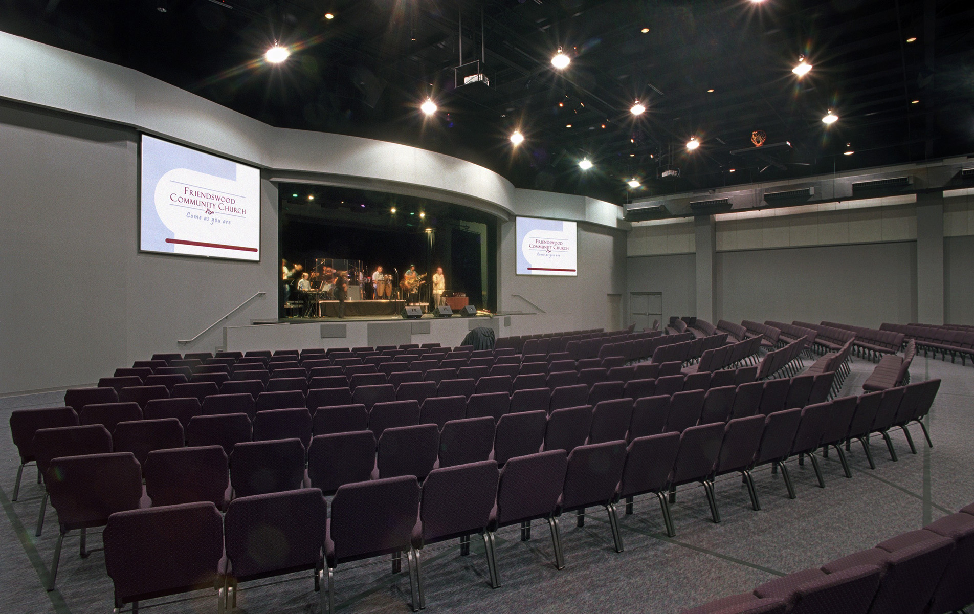 Friendswood Community Church auditorium – Sterling Structures